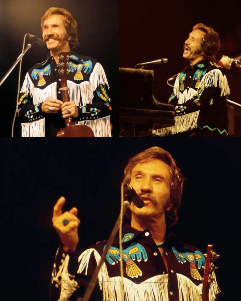 “THE SMILE THAT BROKE A THOUSAND HEARTS.” He walked out like it was any other night. The crowd ...