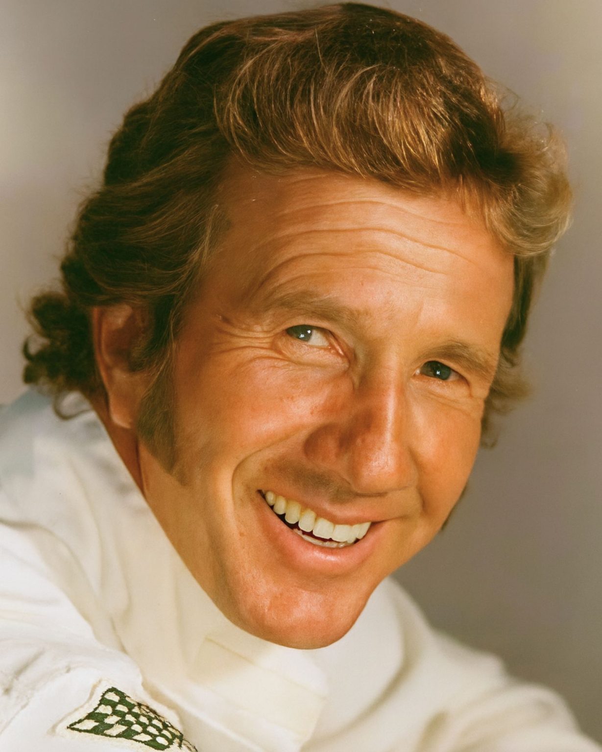 HE CRASHED AT 160 MILES PER HOUR — AND STILL CAME BACK SINGING. They said country singers don’t ...