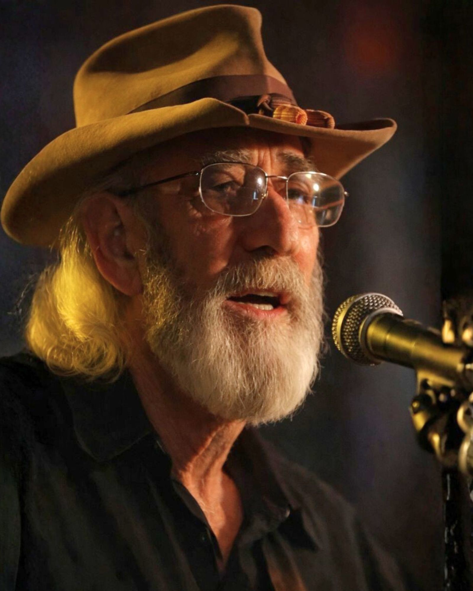 FROM FOLK SINGER TO COUNTRY MUSIC ICON. He didn’t grow up dreaming of a ...